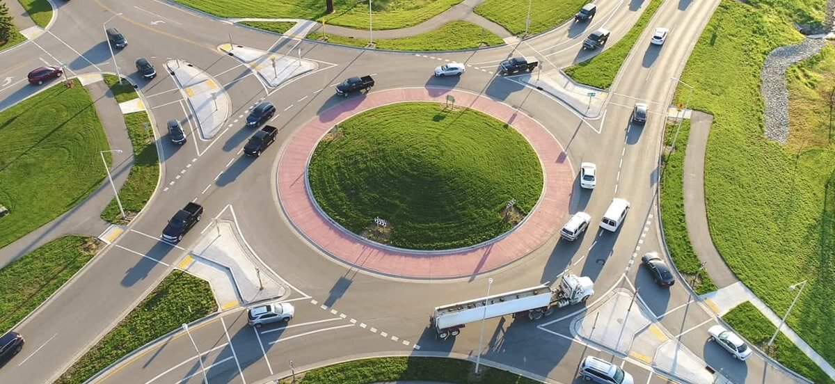 How to drive on a roundabout correctly? | Emesa M-30