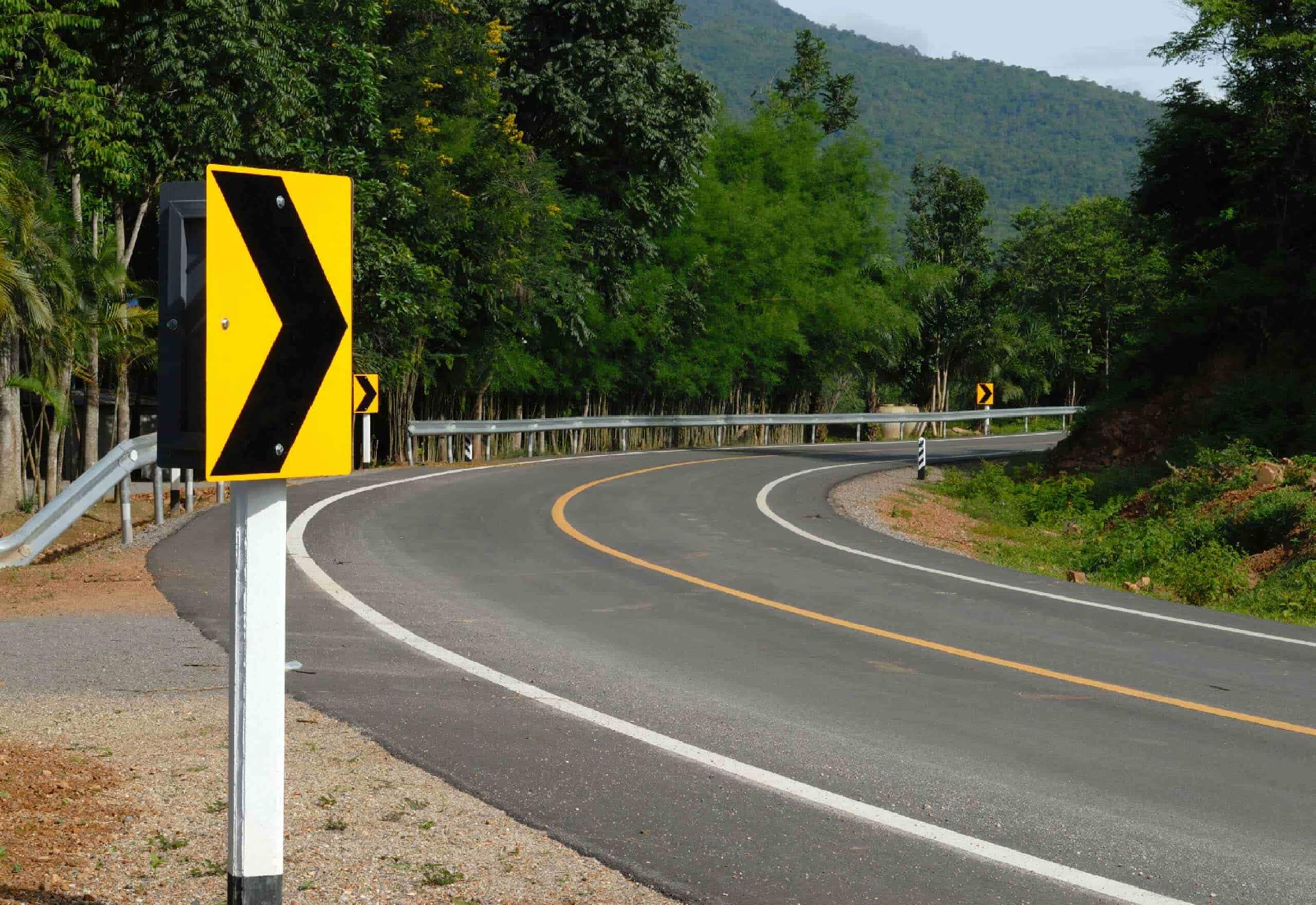 Señalización y balizamiento de curvas | Emesa M-30 - Aggregatte