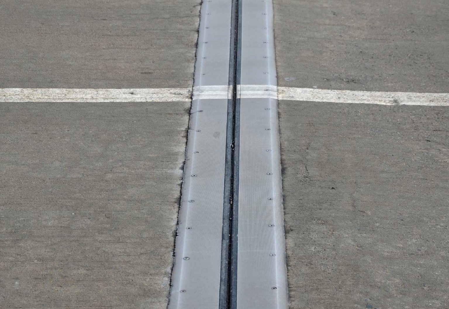 Juntas de Dilatación en Pavimentos | Emesa M30